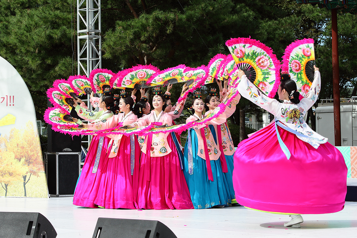 WIKITREE | 선녀처럼 아름다운 익산시립예술단 부채춤