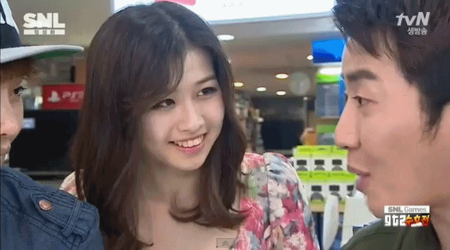 'SNL코리아' 빨간 치파오 입은 최정문 움짤 모음 | 위키트리