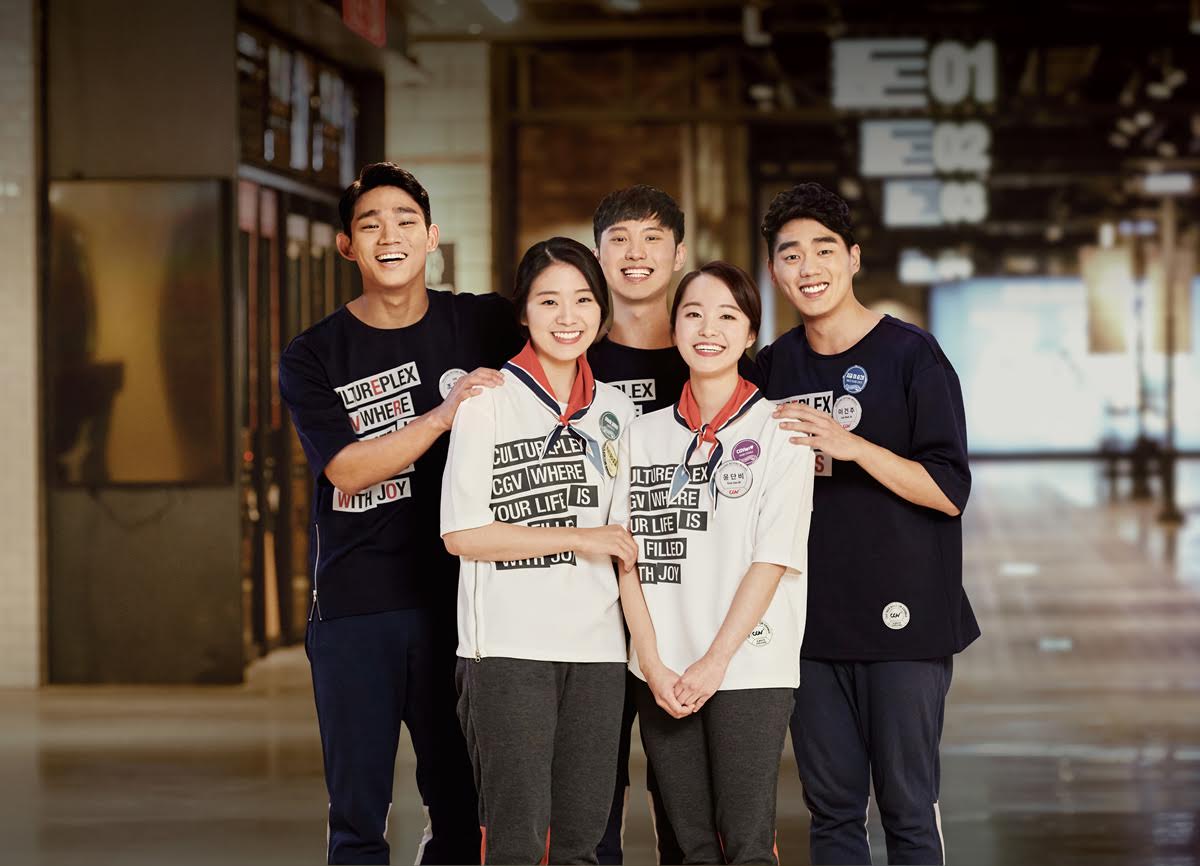 WIKITREE | 정장에서 '트레이닝복'으로 알바생 유니폼 바꾼 CGV