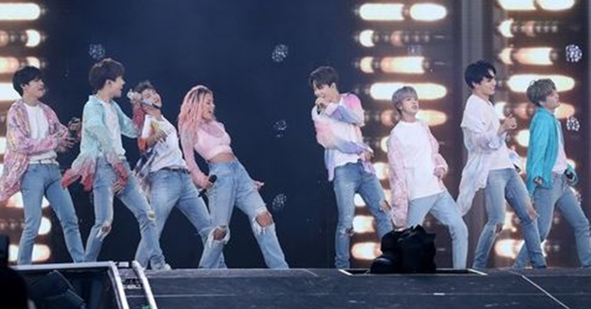 11만 파리지엔 “BTS! BTS!” 연호 ... 방탄소년단, 파리에서 유럽투어 마무리 | 위키트리