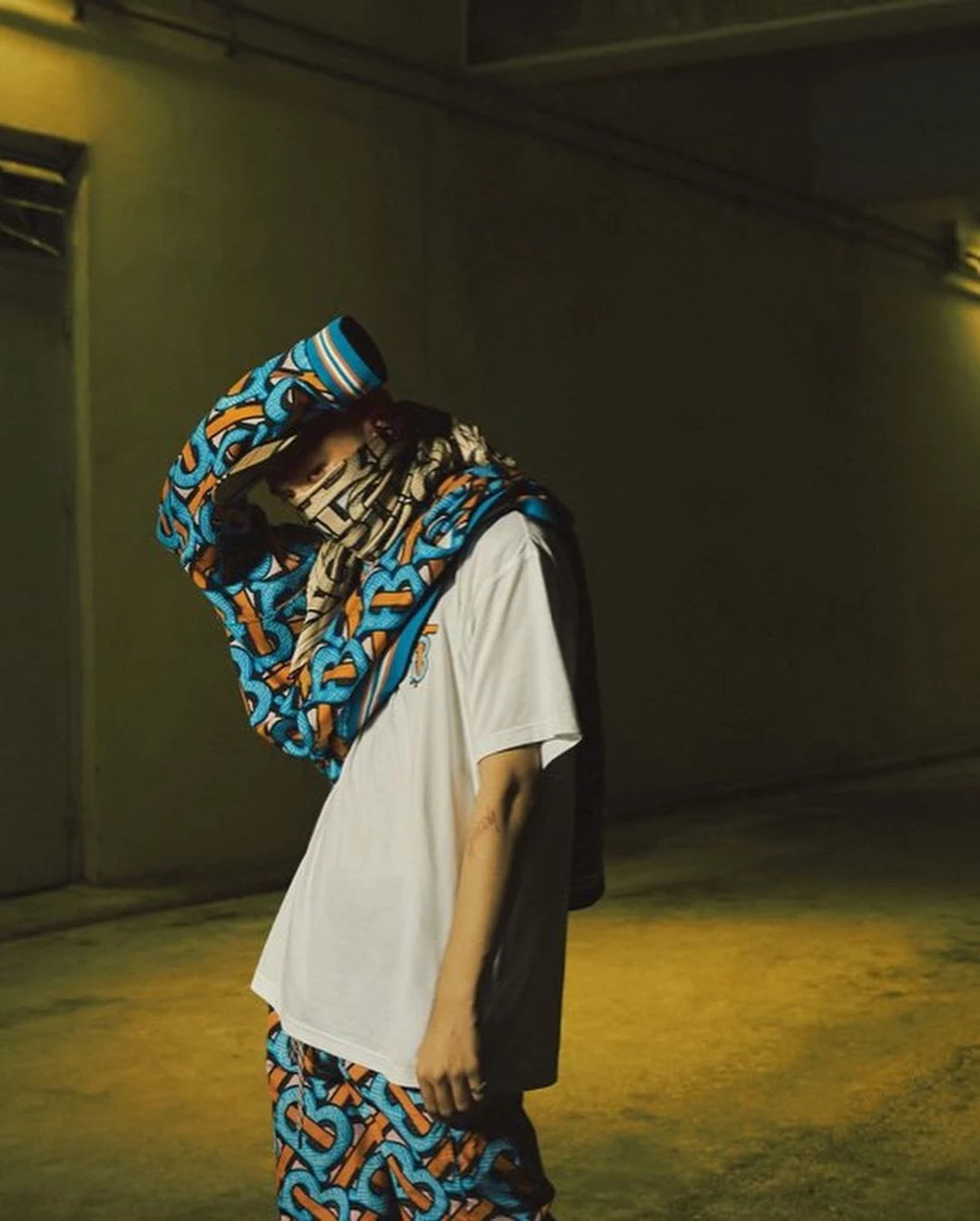 New Drip... Nafla and Loopy model for the new Burberry (photos) | 위키트리