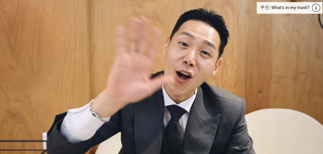 "가격이…" 얼굴 때문에 유명해진 연예인 아들, 직접 산 차 공개했다 | 위키트리