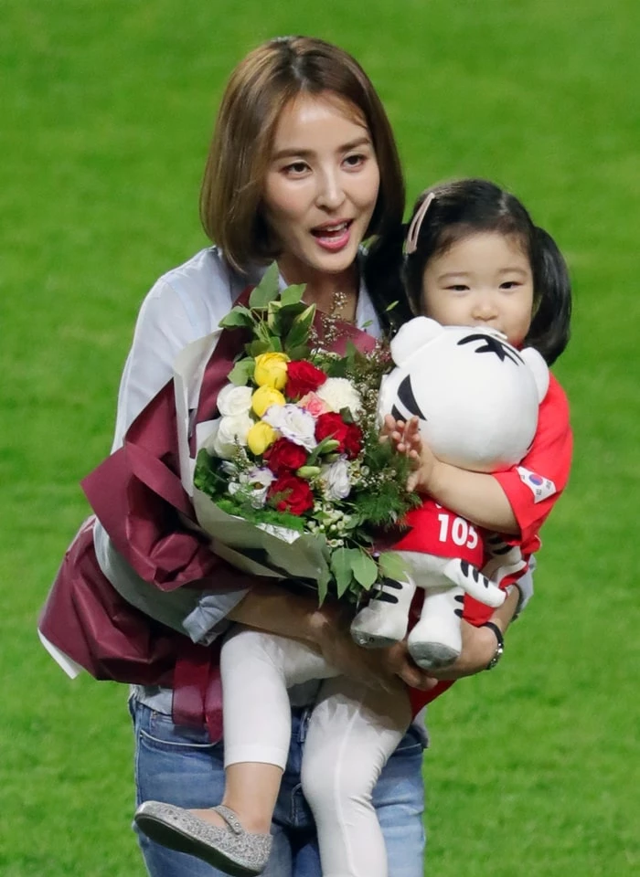엄마 아빠 쏙 빼닮아… 한혜진♥기성용 8살 딸 범상치 않다 사진 네이버 포스트