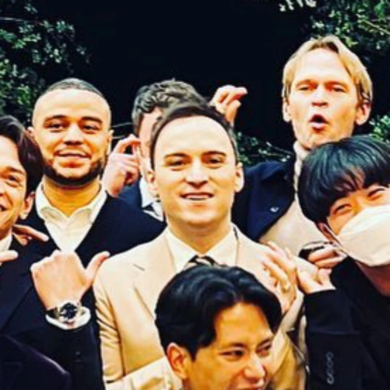 At the time of the abnormal summit, the members were in one place... A ...