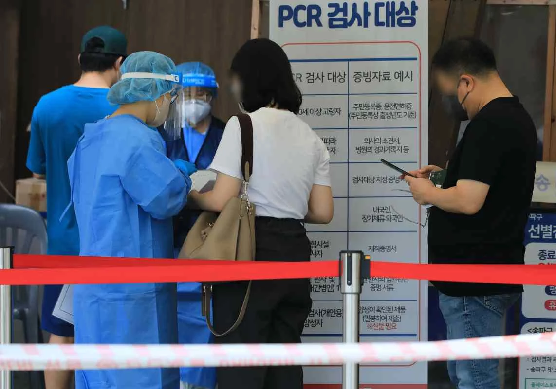 [2보] 11만 944명 확진…일요일 기준 9주 만에 전주 대비 첫 감소 위키트리