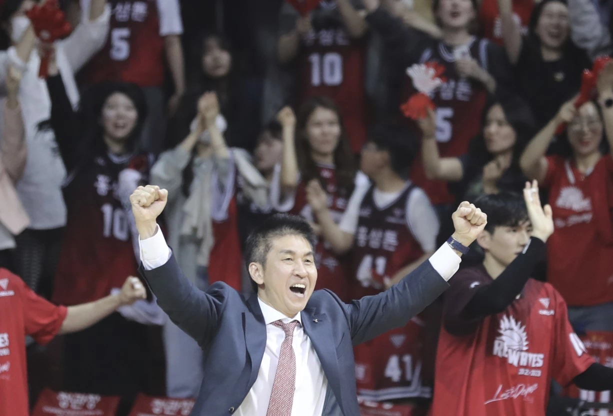 [속보] KGC, '라이벌' SK 꺾고 KBL 챔프전 우승 | 위키트리