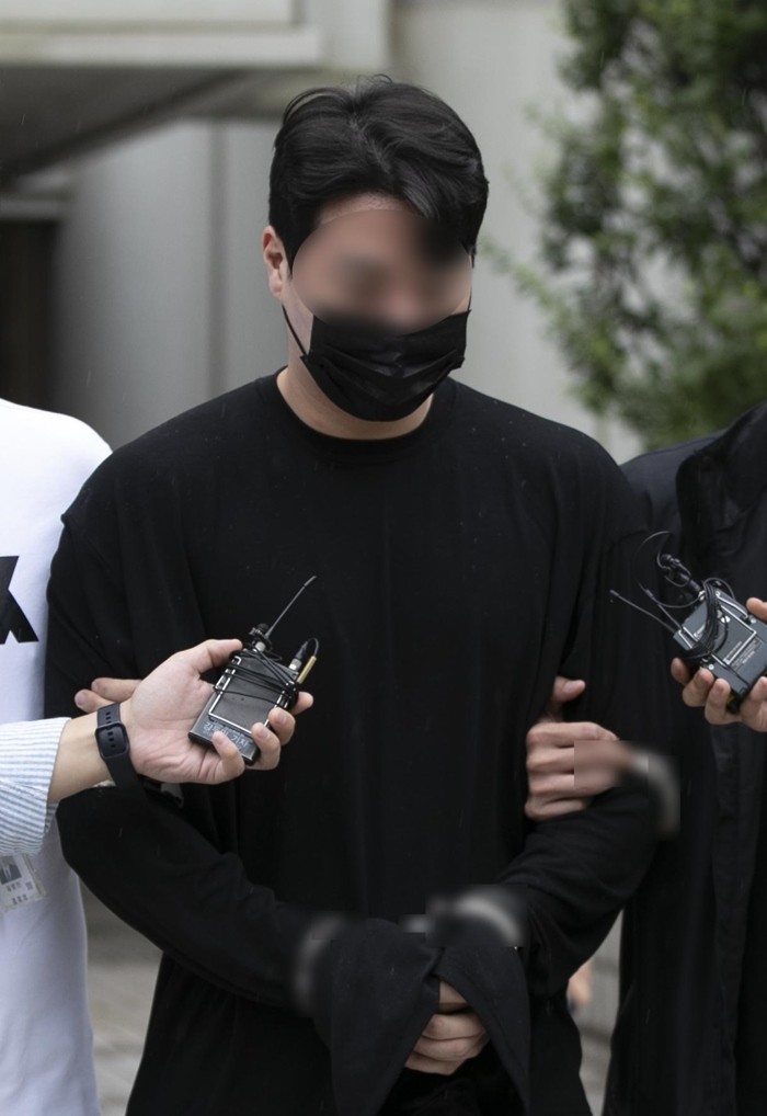 [속보] 약물 취해 인도 돌진 ‘롤스로이스 운전자 구속…“증거인멸 우려” 위키트리